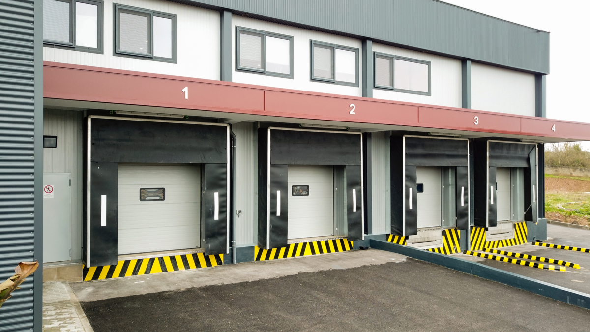 Muelle de carga: ventajas por las que debes contar con uno en tu nave industrial – Abhdocksolutions